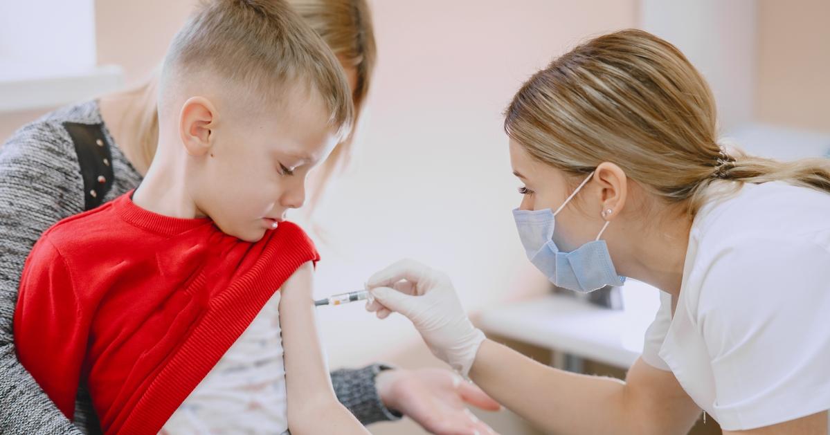 Κορωνοϊός: Δωρεάν εμβολιασμός παιδιών κατ´ οίκον και σε ιδιωτικά ...