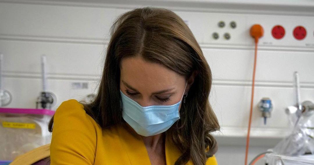 Η Kate Middleton με ένα πρόωρο μωρό στην αγκαλιά στην πρώτη της ...