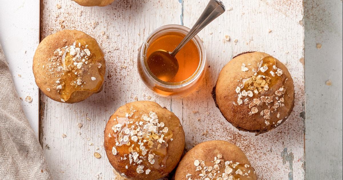 Δείτε πώς θα φτιάξετε τα πιο γρήγορα banana bread muffins με υλικά που ...